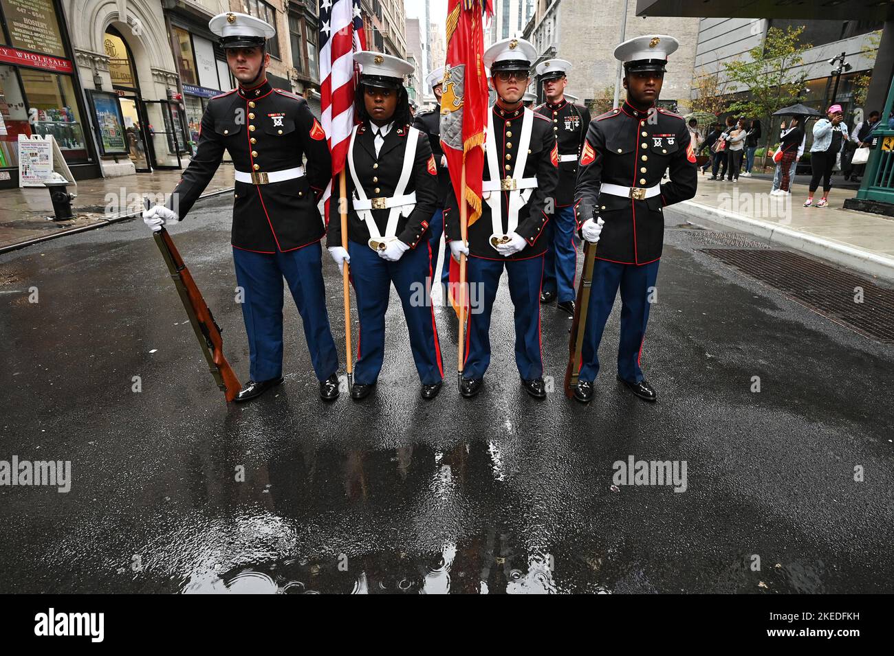 New York, USA. 11th Nov, 2022. Marine Corps Color Guard members wait to ...