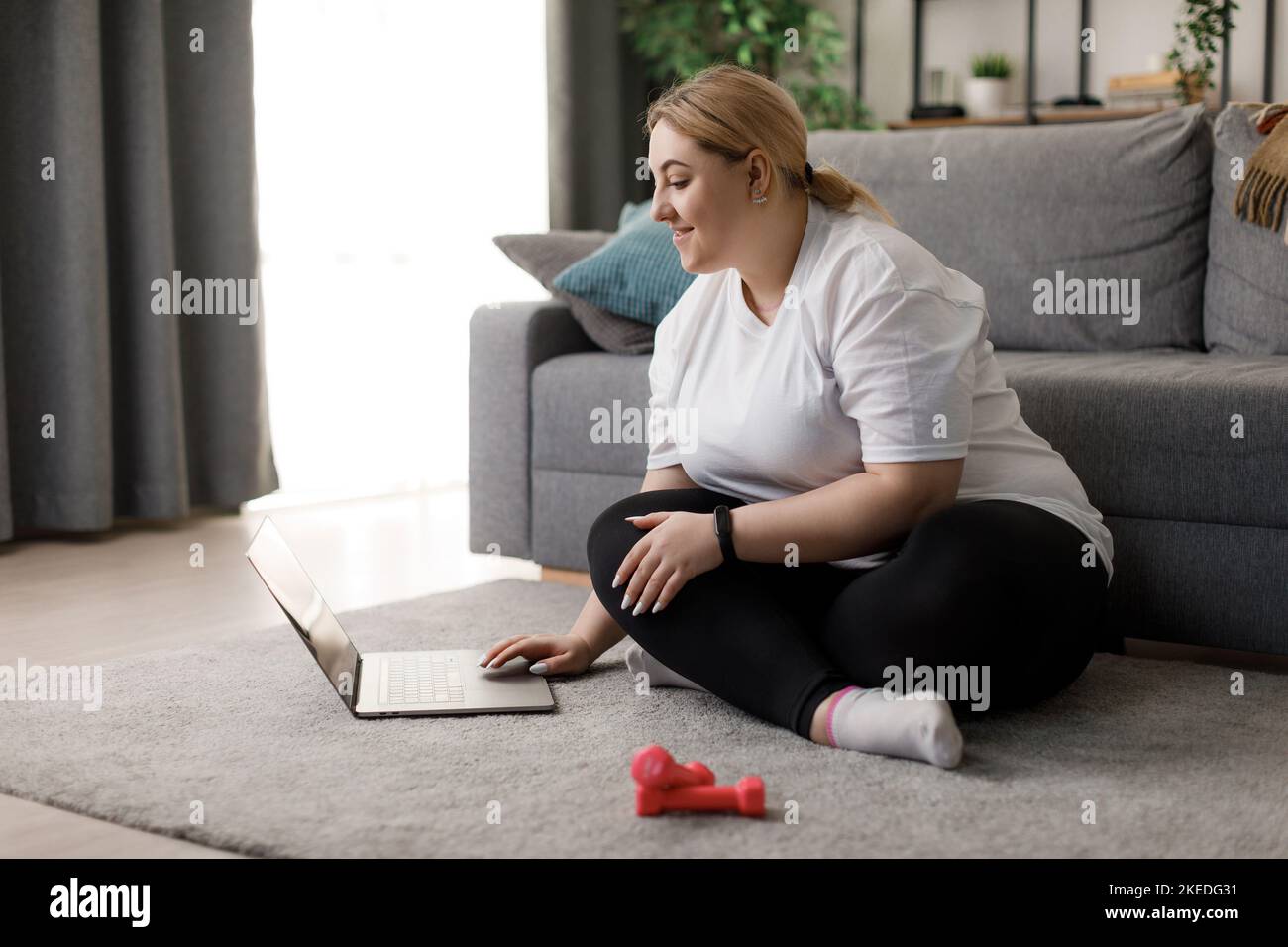 Woman with laptop training at home Stock Photo - Alamy