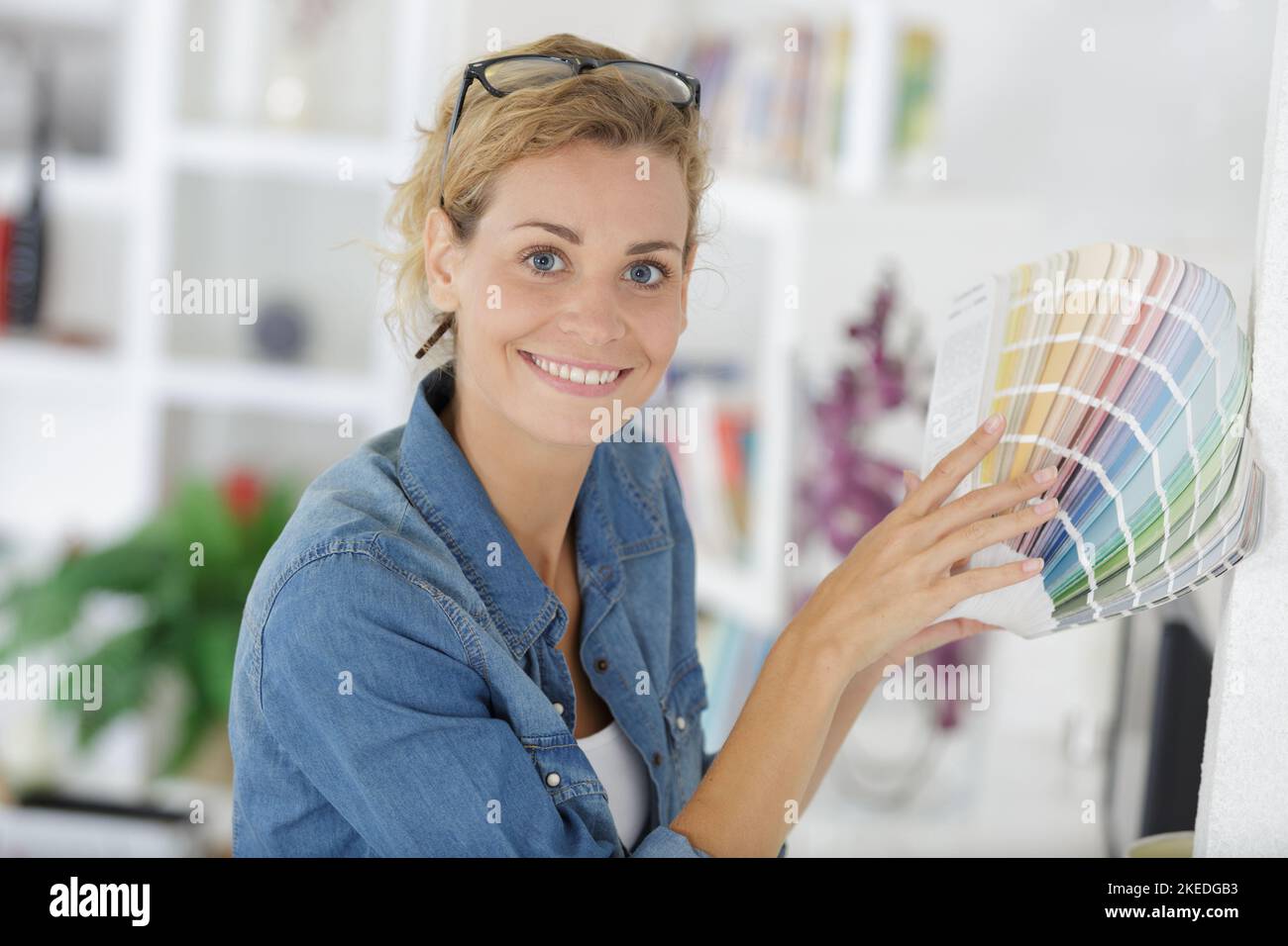 Colour chart wall hi-res stock photography and images - Alamy