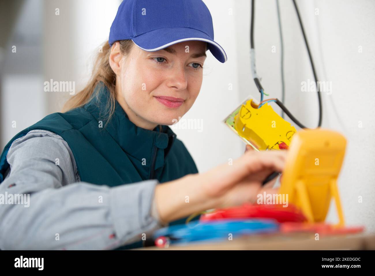 female electrician using multimeter on circuit breaker cabinet Stock ...