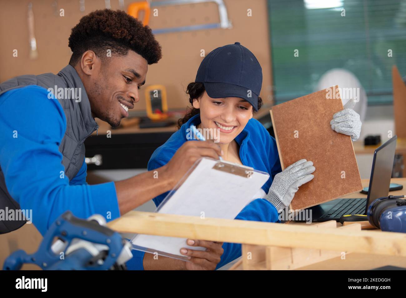 African american workshop training hi-res stock photography and images ...