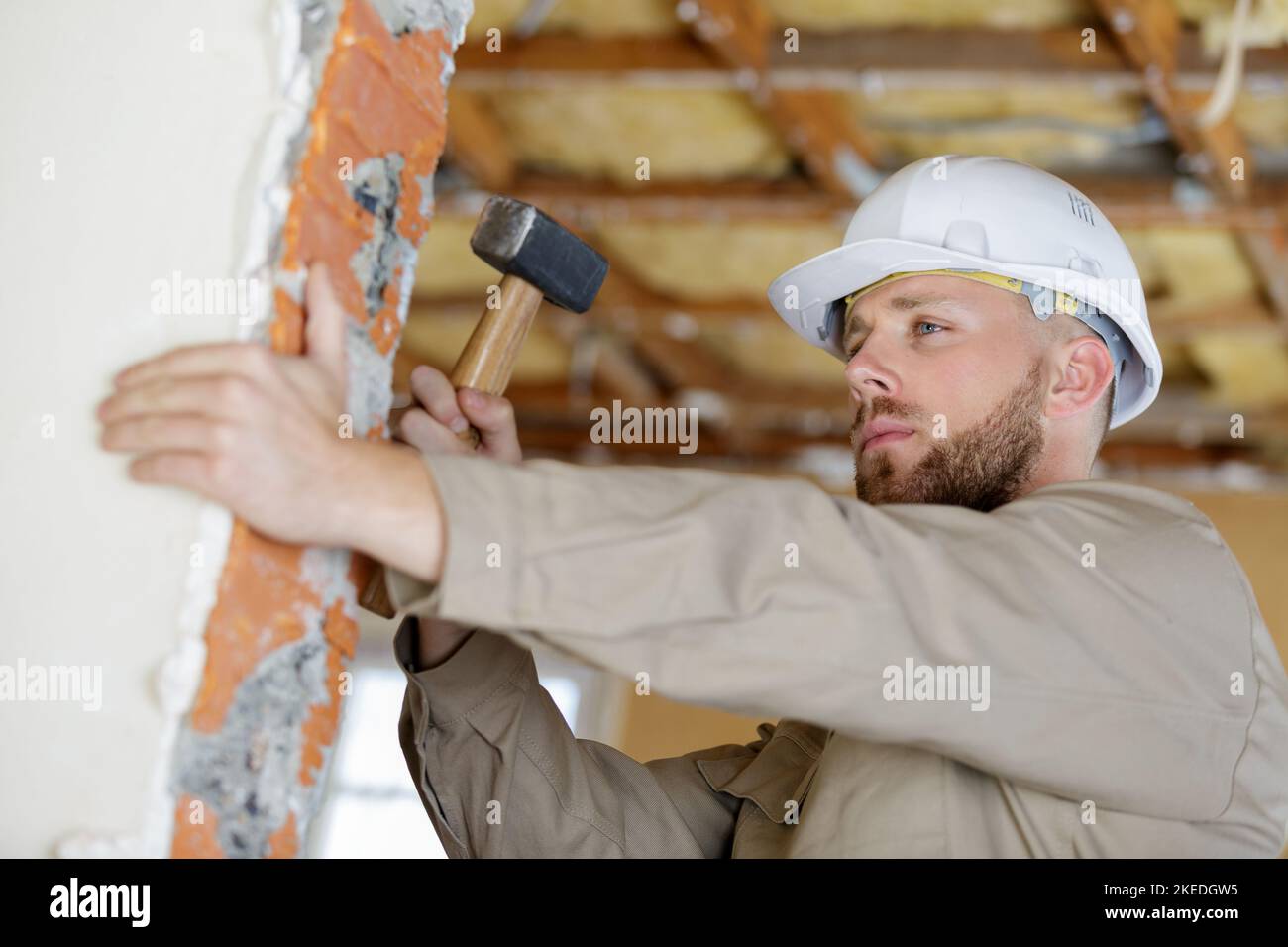 Man driving nail hi-res stock photography and images - Alamy