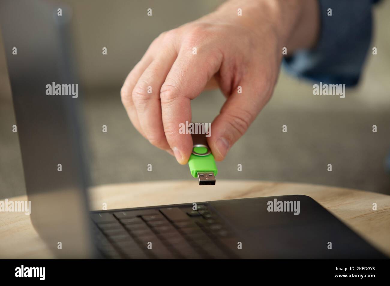 Hand inserting white usb hi-res stock photography and images - Alamy