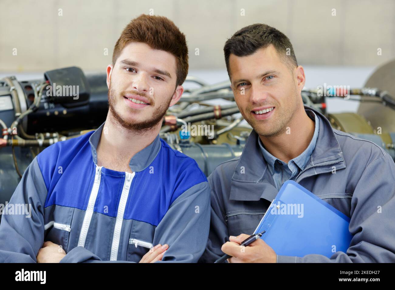 Men mechanic hi-res stock photography and images - Alamy