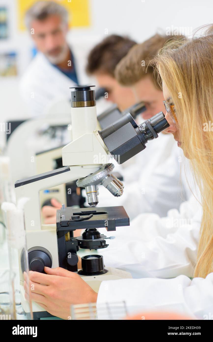 Practical science in school hi-res stock photography and images - Alamy