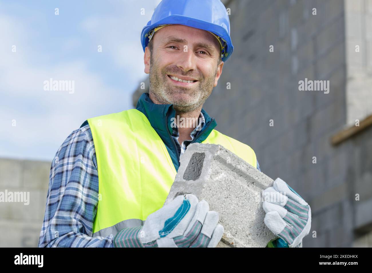 Men Carry Heavy Burden Hi res Stock Photography And Images Alamy