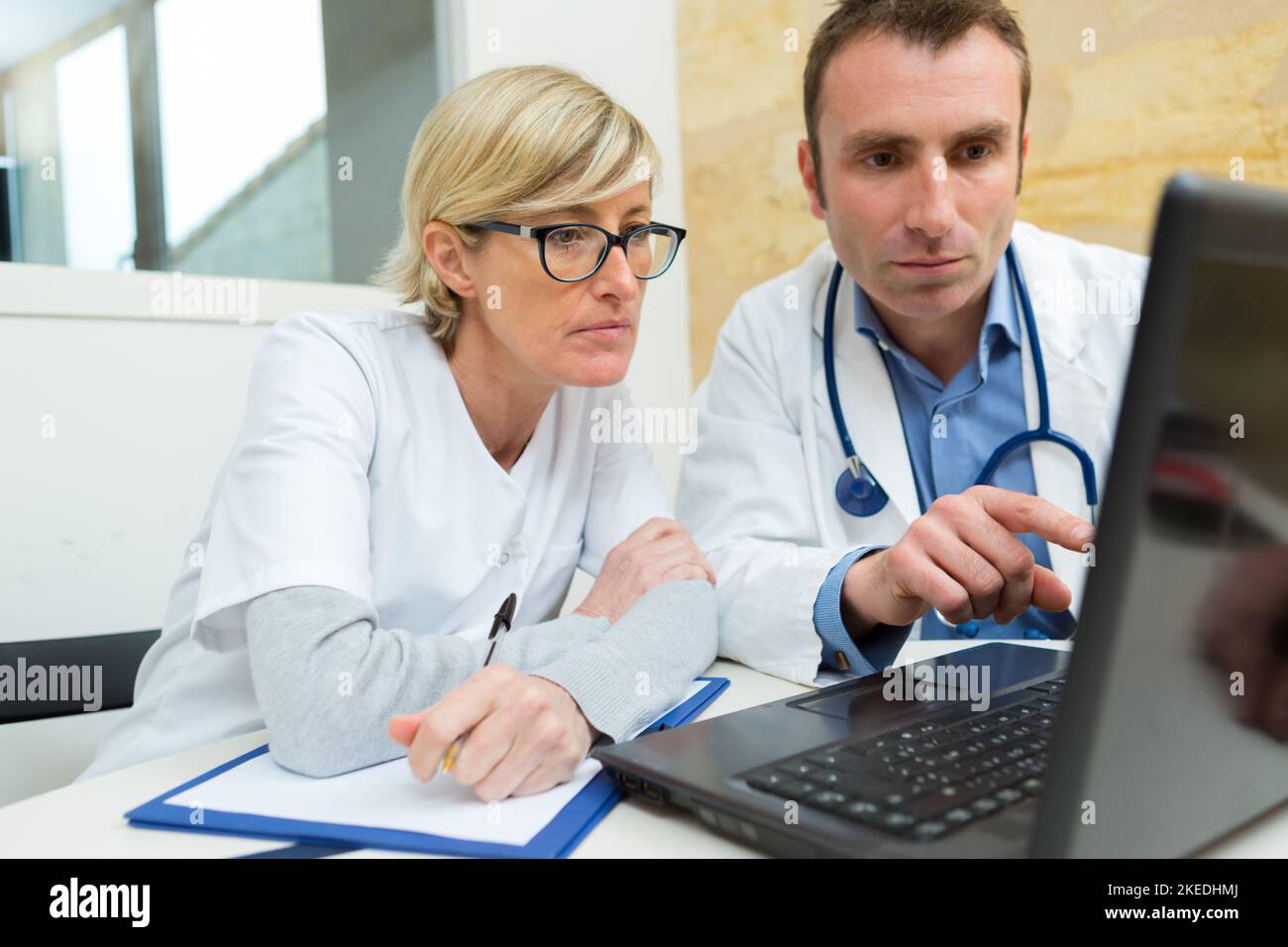 doctors working with laptop computer Stock Photo - Alamy