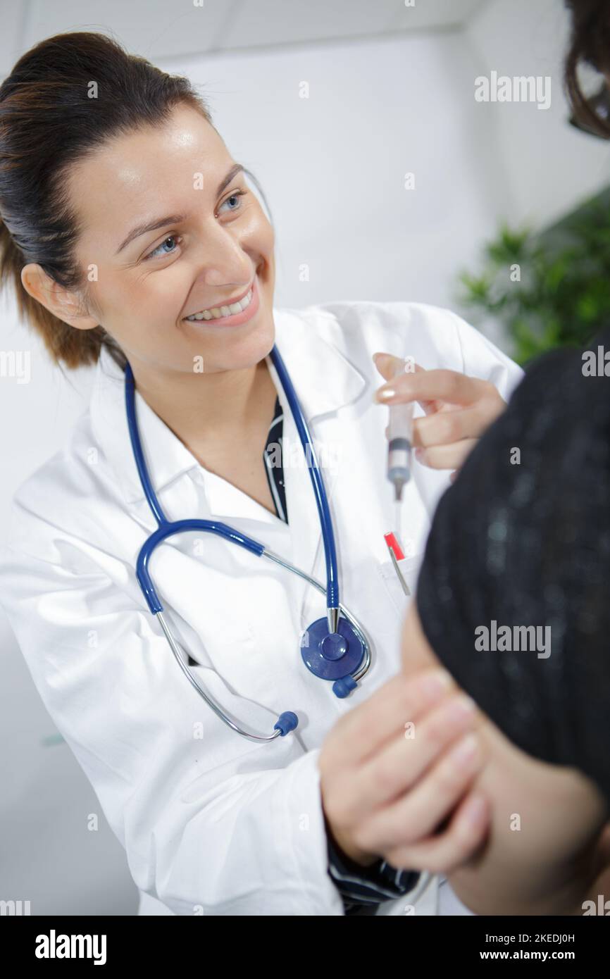 doctor are injected to the patient Stock Photo - Alamy