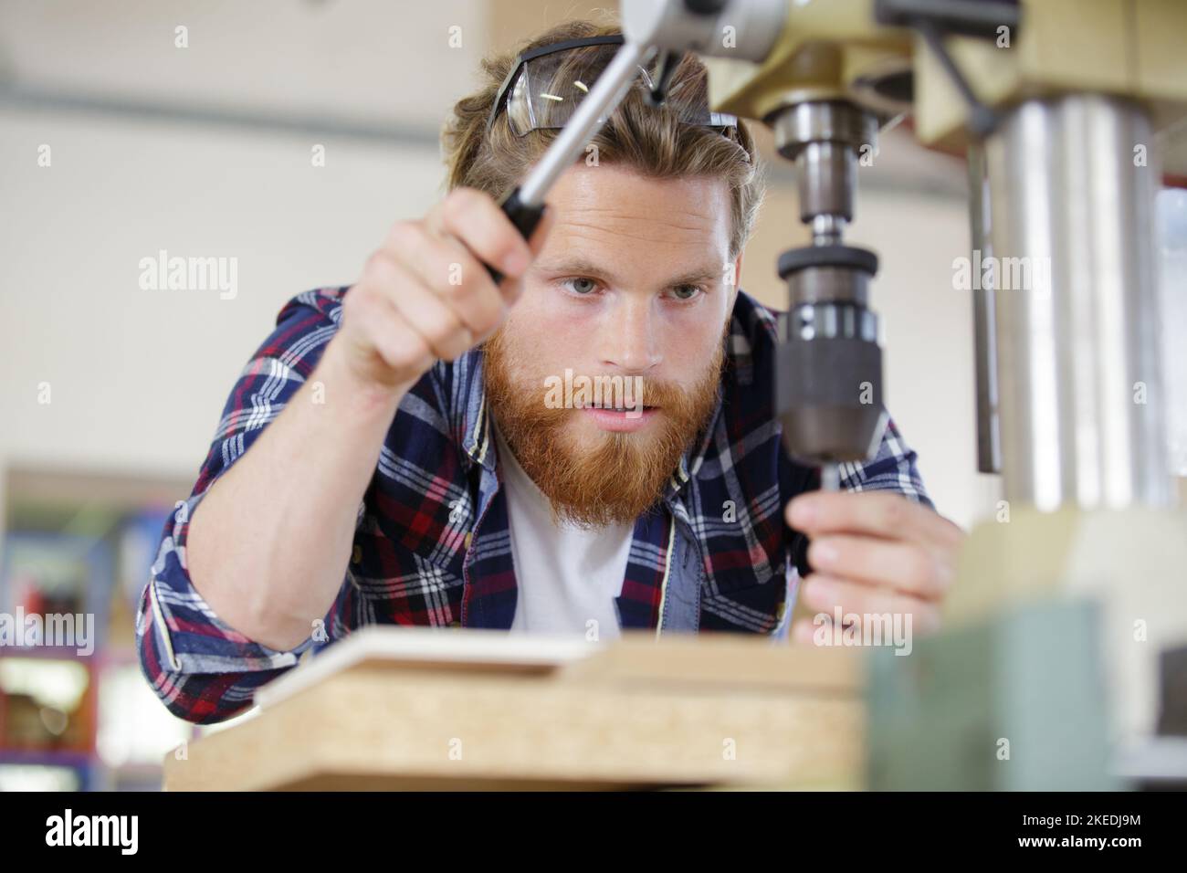 employee using a drilling machine in flat Stock Photo - Alamy