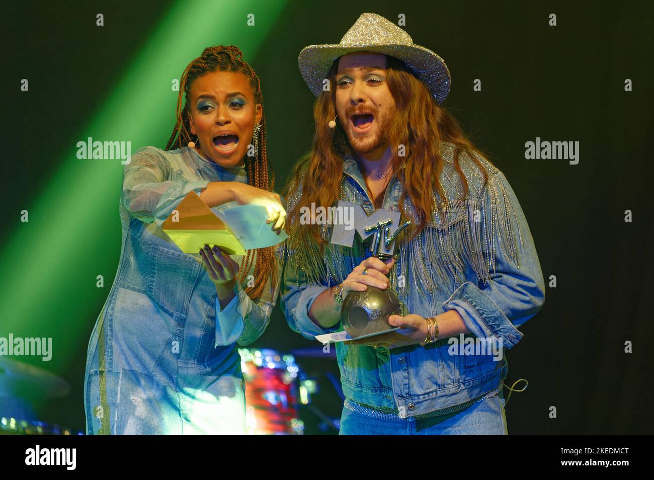 Duesseldorf, Germany. 11th Nov, 2022. Presenters Aminata Belli (l) and ...