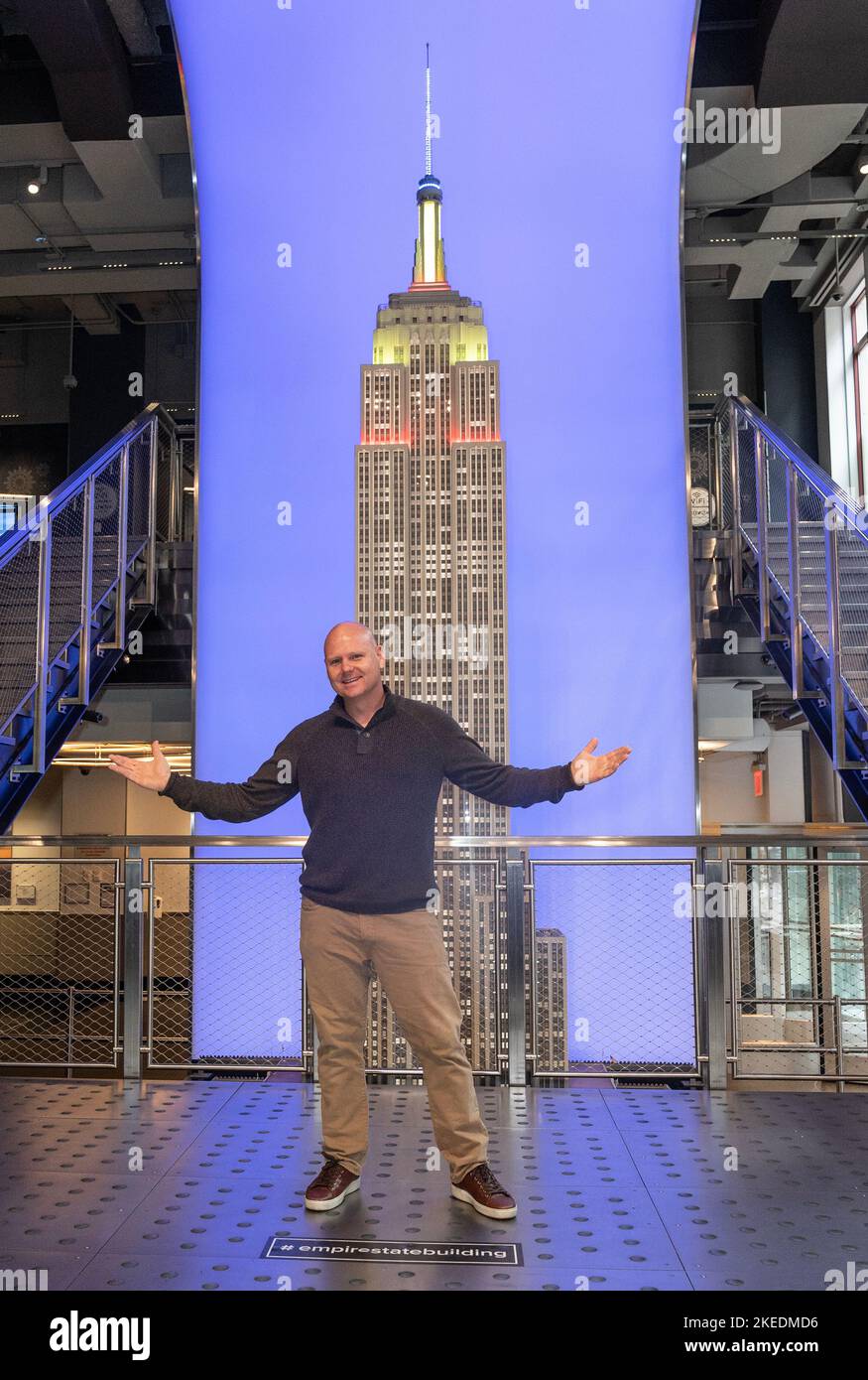 High wire artist Nik Wallenda of Big Apple Circus poses on grand ...