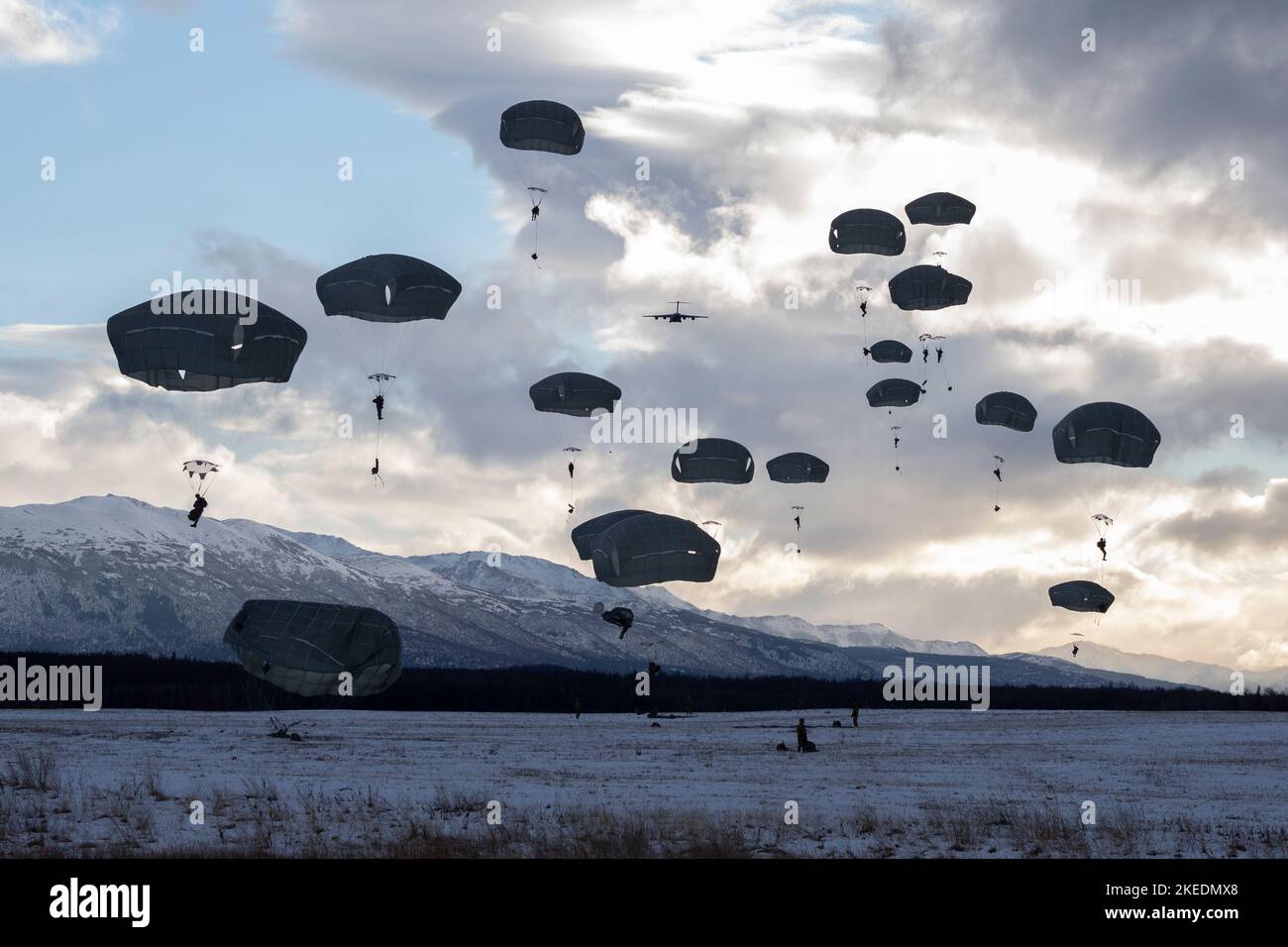 U.S. Army paratroopers assigned to the 2nd Battalion, 377th Parachute ...