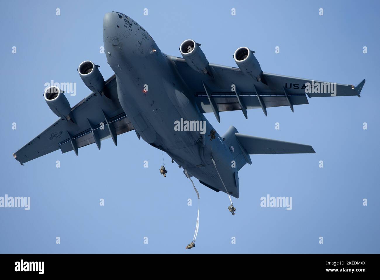 U.S. Army paratroopers assigned to the 2nd Battalion, 377th Parachute ...