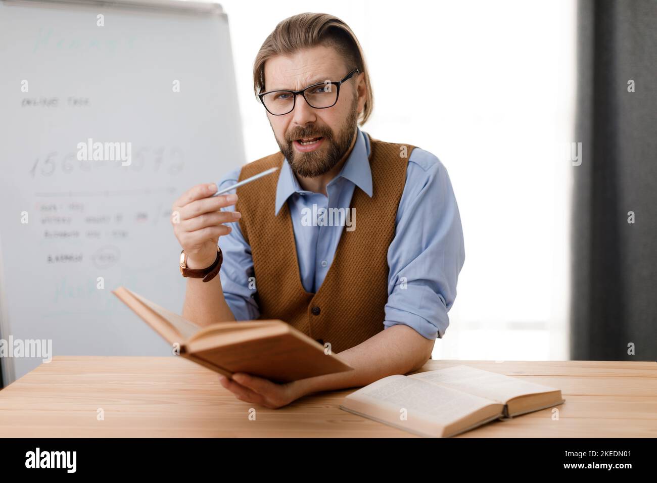 Online tutor hi-res stock photography and images - Alamy