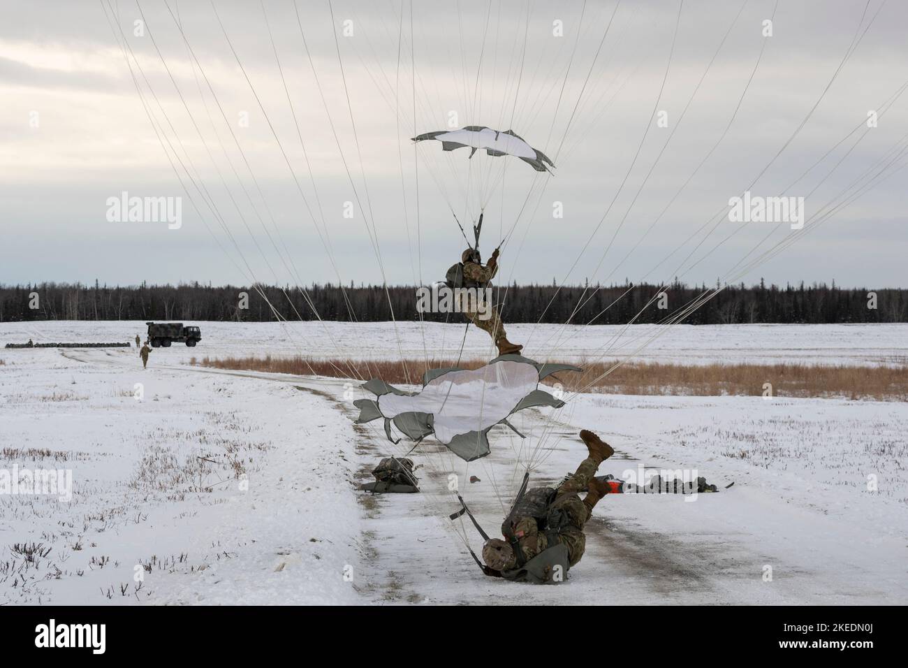 U.S. Army paratroopers assigned to the 2nd Battalion, 377th Parachute ...