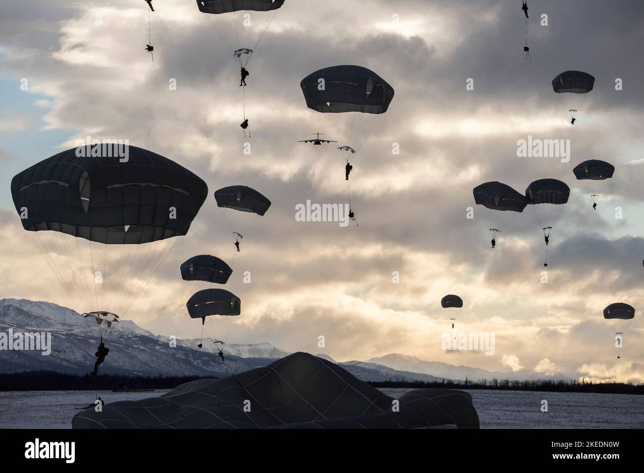 U.S. Army paratroopers assigned to the 2nd Battalion, 377th Parachute ...