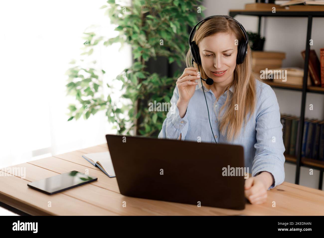 Headset using laptop hi-res stock photography and images - Alamy