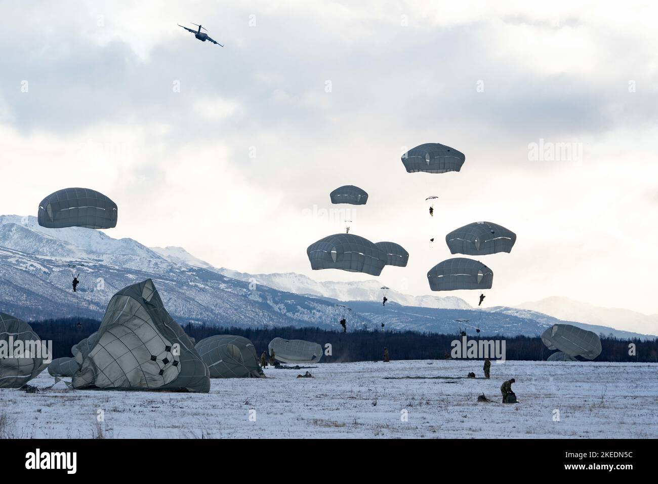 U.S. Army paratroopers assigned to the 2nd Battalion, 377th Parachute ...