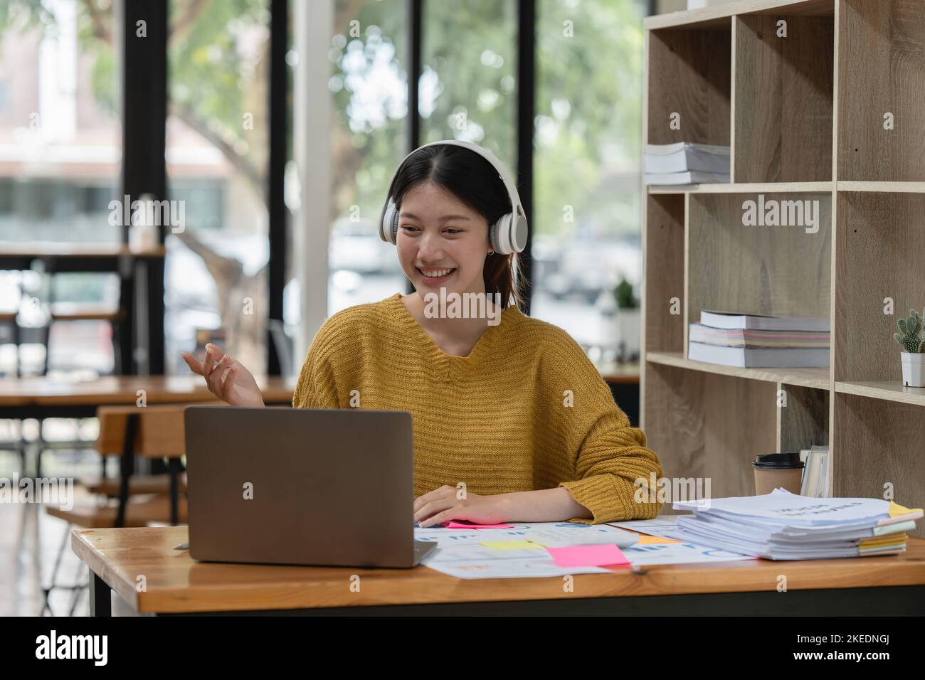 Smart asian business woman smiling at office space. real estate, lawyer ...