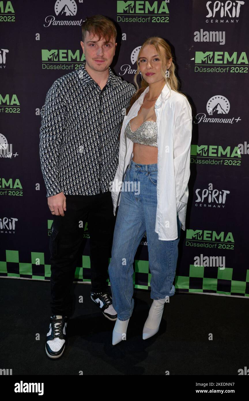 Duesseldorf, Germany. 11th Nov, 2022. Influencers Eugen Kazakov (l) and ...