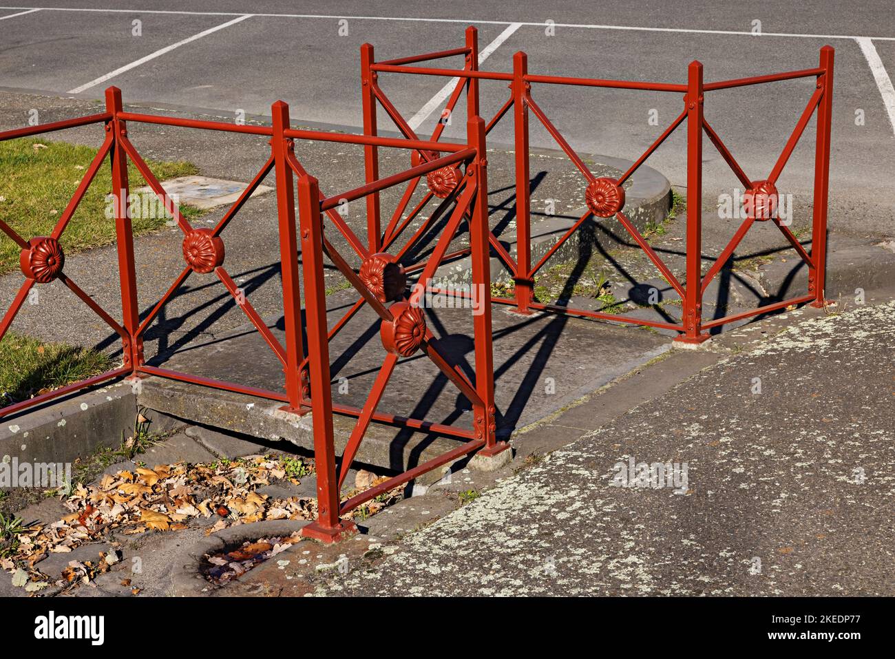 Cast iron heritage barrier hi-res stock photography and images - Alamy