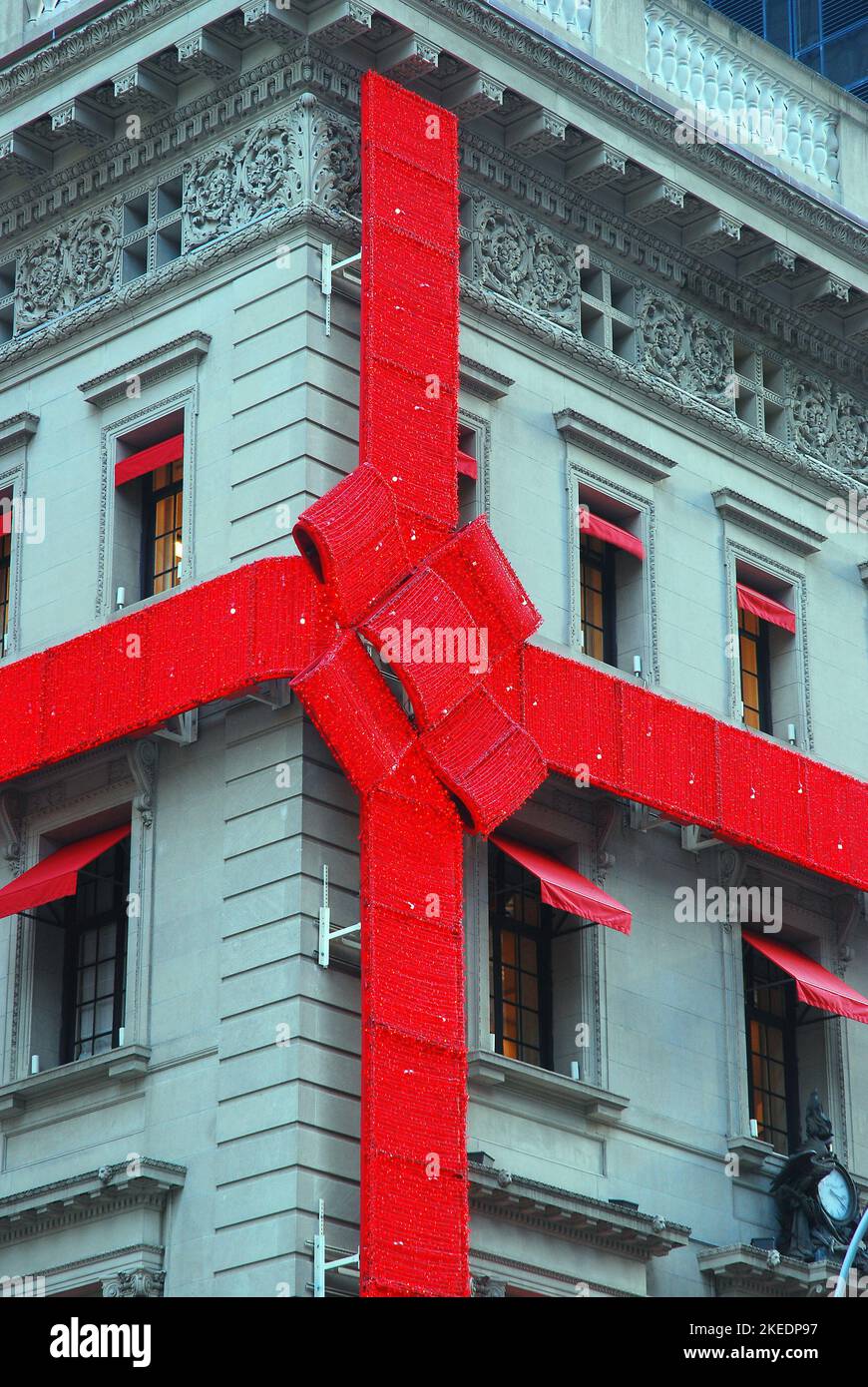 he Tiffany Jewelry Building in New York City is wrapped up with a bow ...