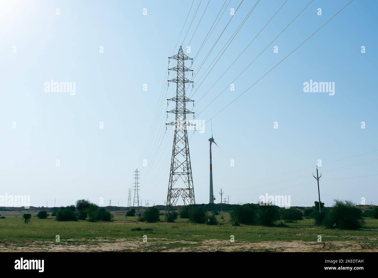 India electric transmission lines hi-res stock photography and images ...