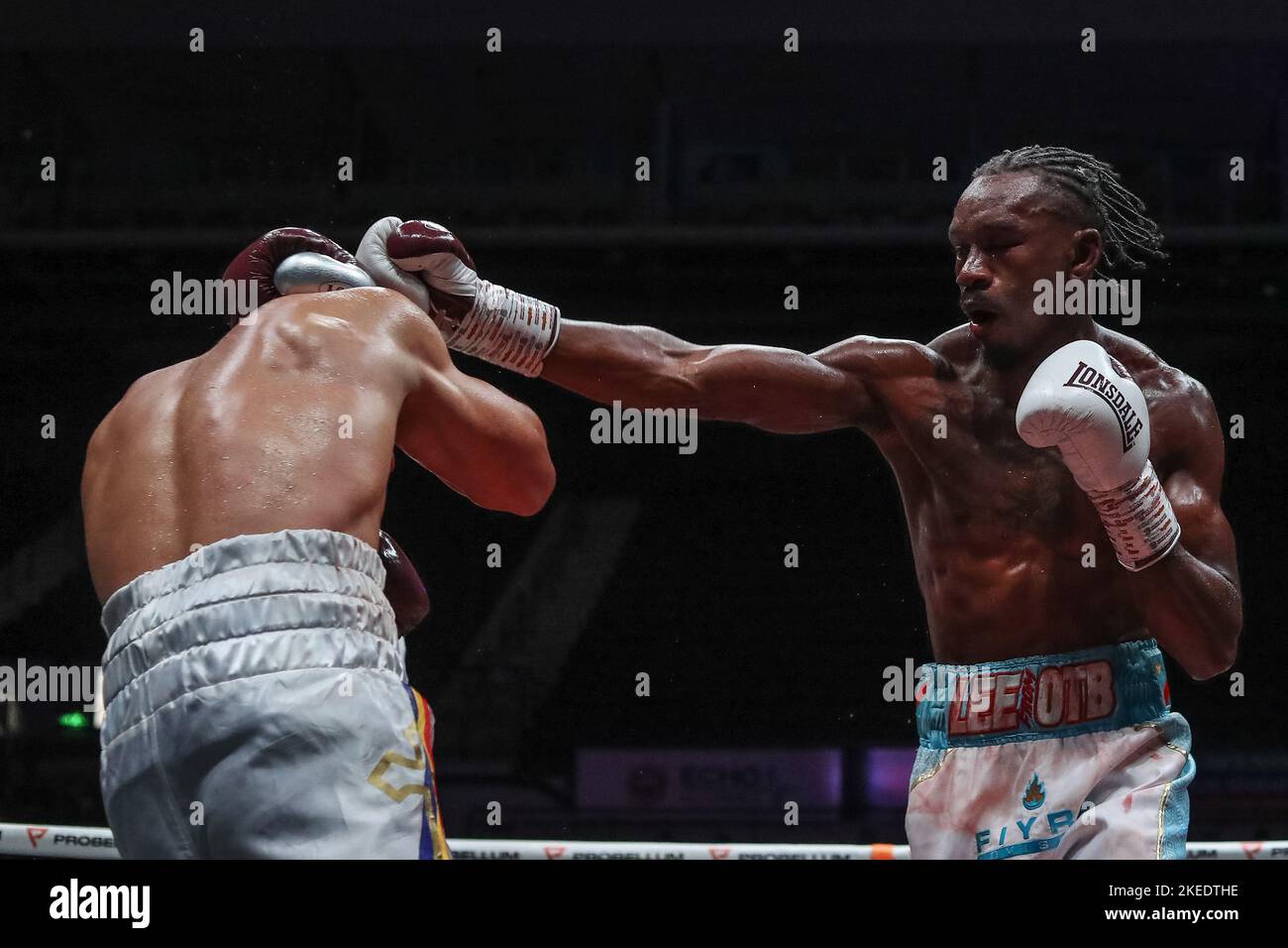 Sheffield, UK. 11th Nov, 2022. Levi Kinsiona lands a right hook in the ...