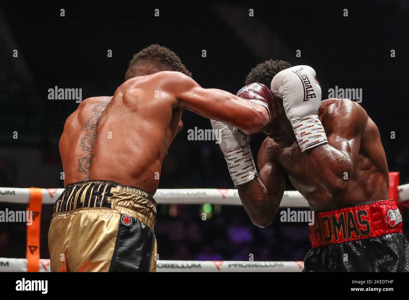 Sheffield, UK. 11th Nov, 2022. Marcel Braithwaite lands a right hook in ...