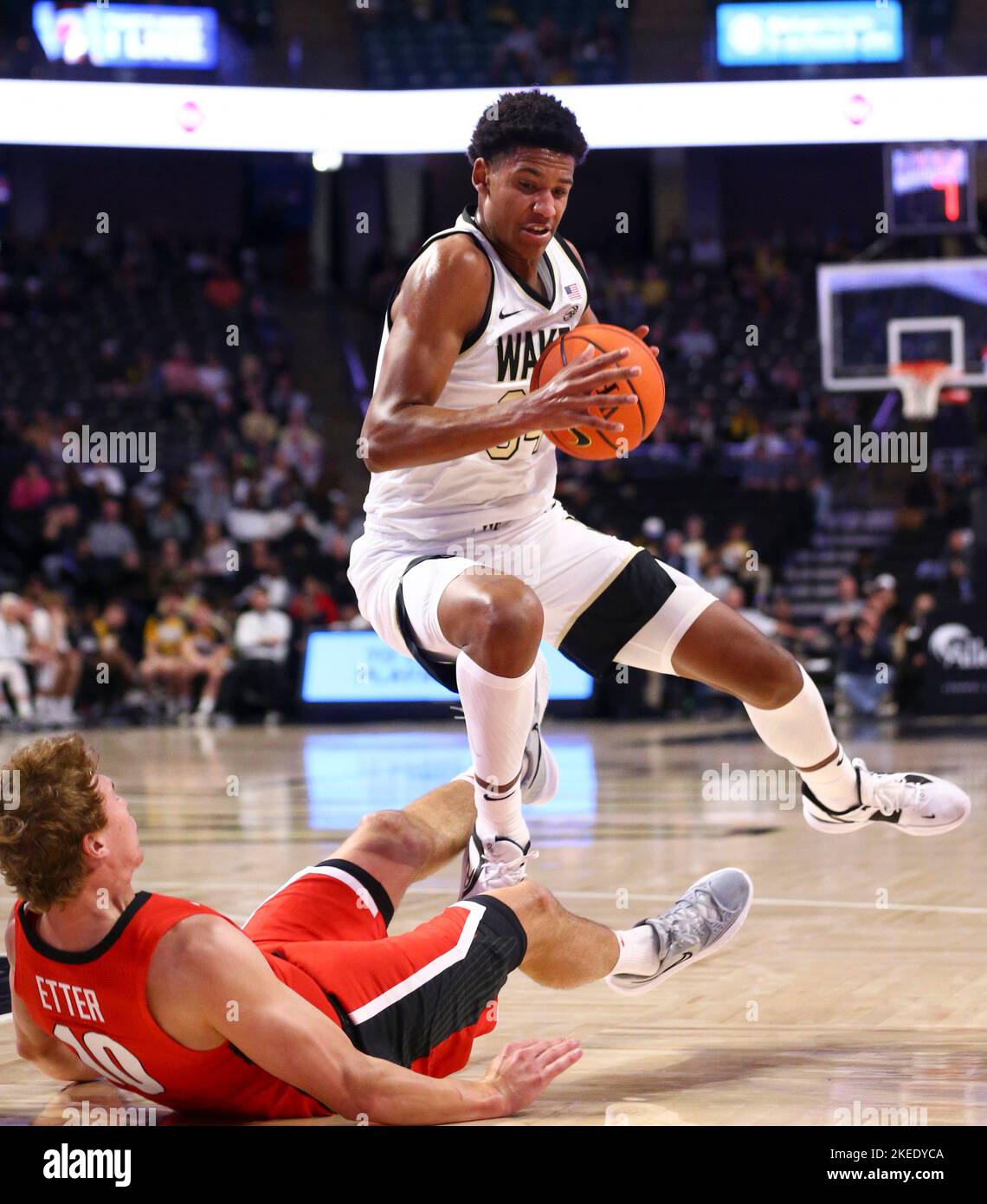 November 11, 2022: Georgia senior Jaxon Etter (10) tries to draw charge ...