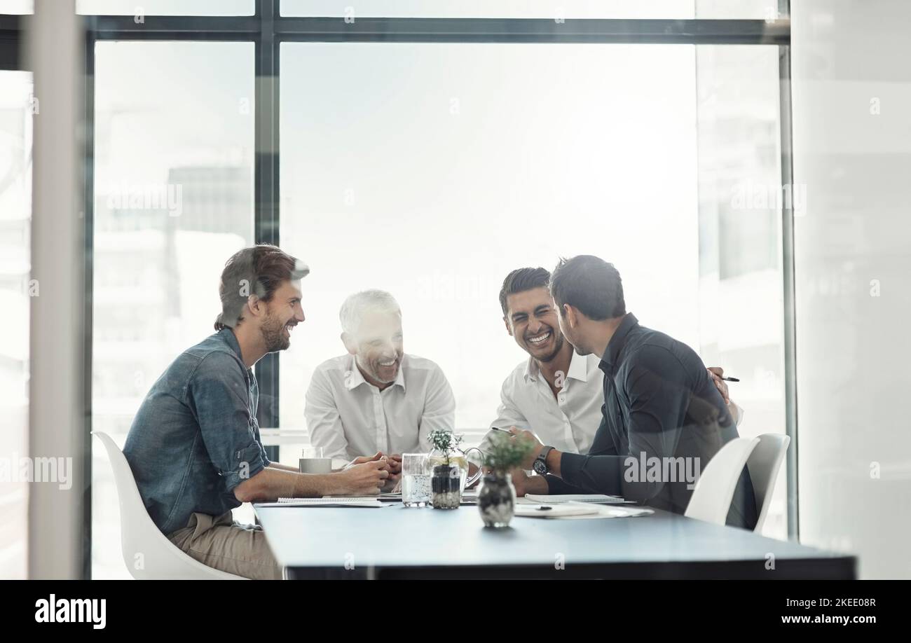 Group businessmen around table hi-res stock photography and images - Alamy