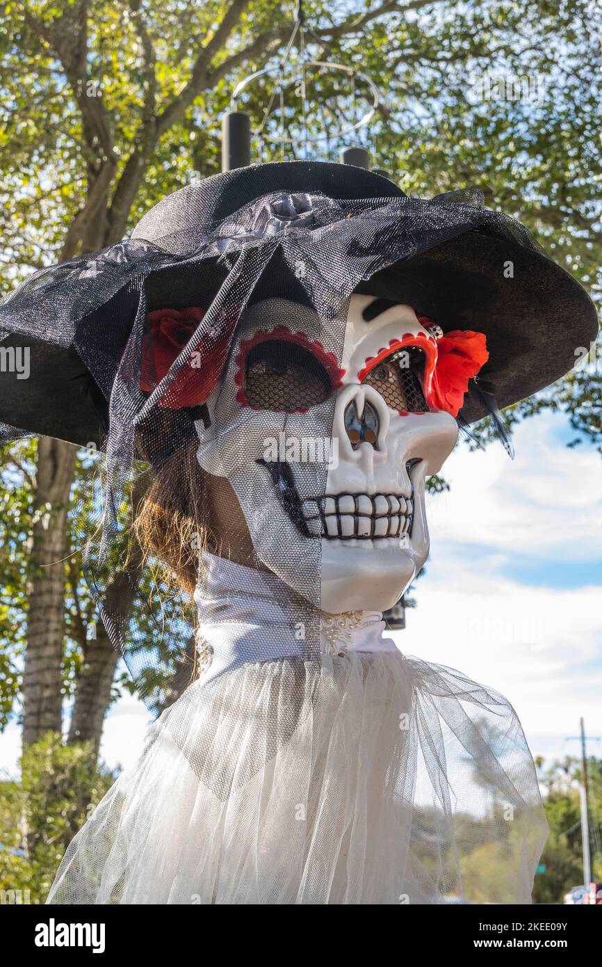 La Calavera Catrina ("dapper skull") or Catrina La Calavera Garbancera ...