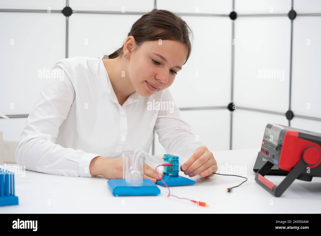 girl student make experiments with hydrogen fuel cell Stock Photo - Alamy