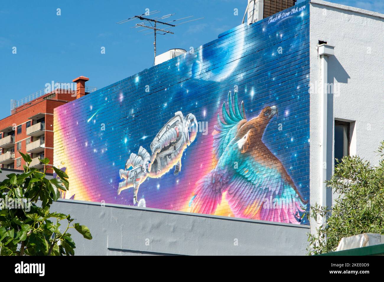 Wall mural bird art hi-res stock photography and images - Alamy