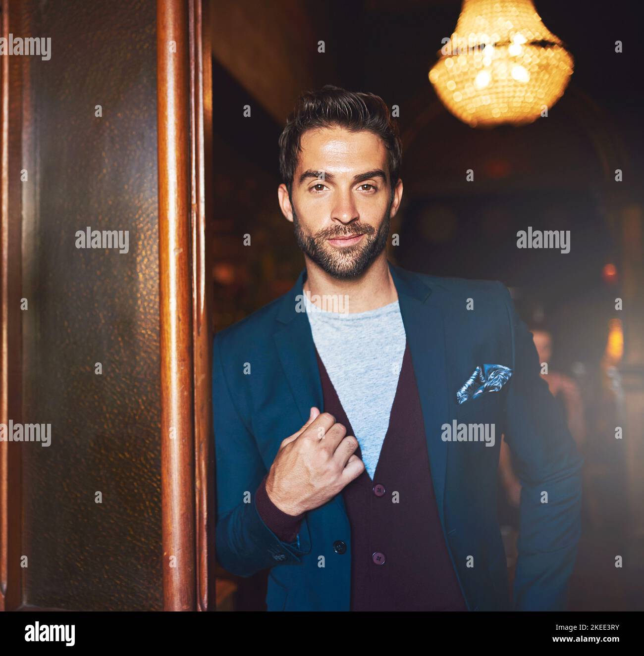 Man standing at bar hi-res stock photography and images - Alamy