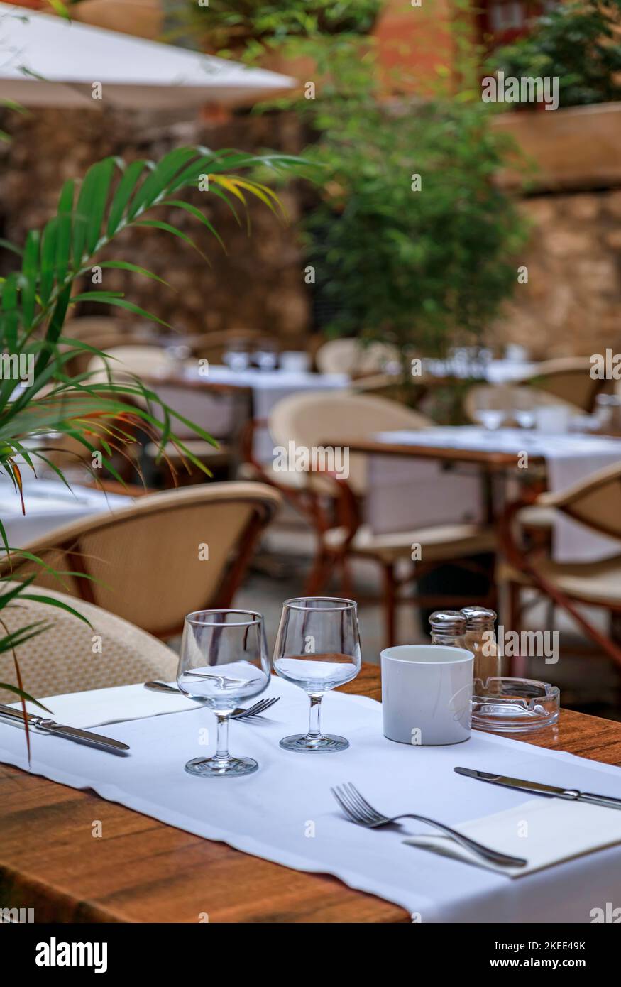 Terracotta restaurant hi-res stock photography and images - Alamy