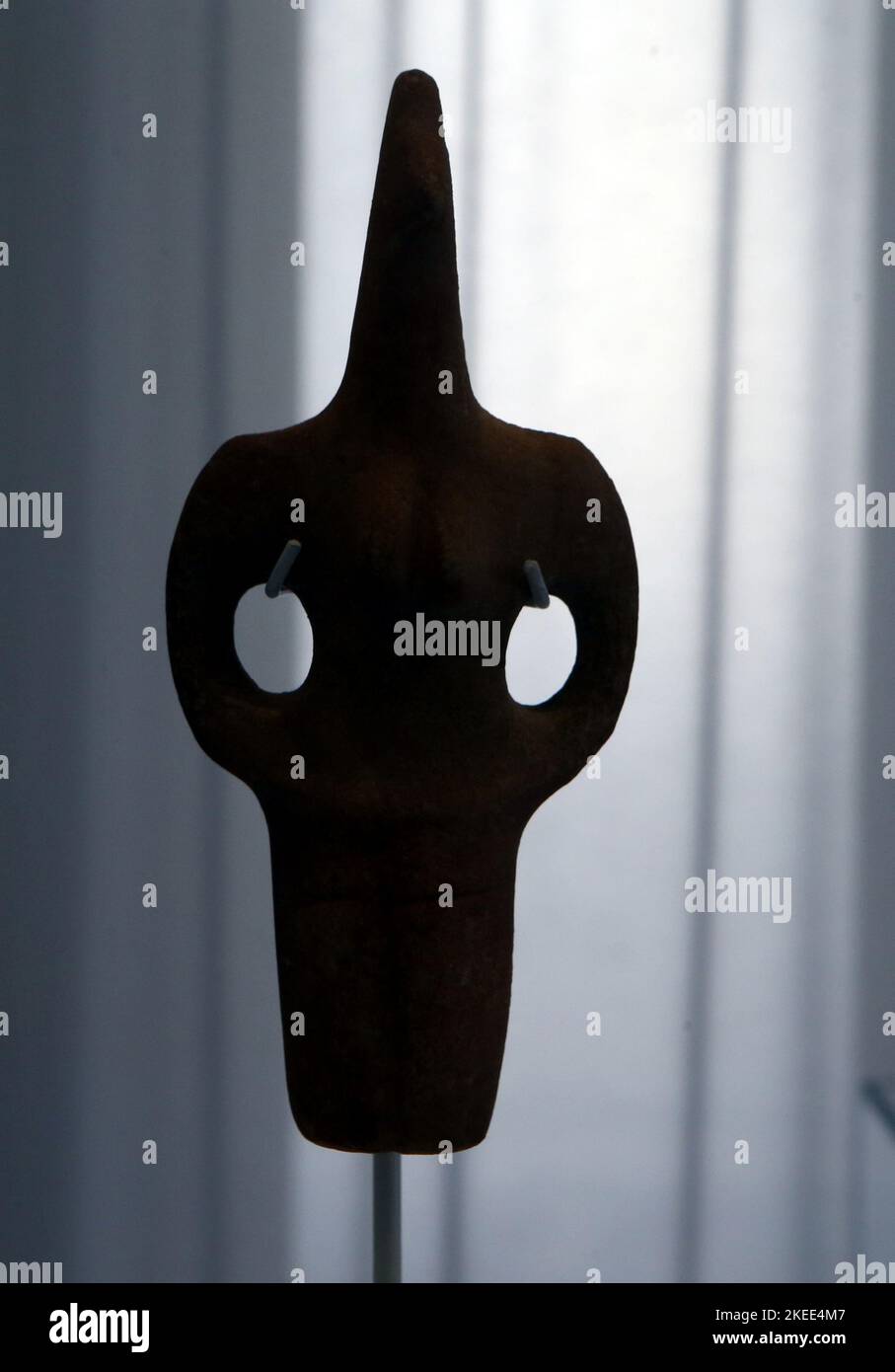 Ten Early Cycladic figurines of the Leonard Stern Collection exhibit at ...