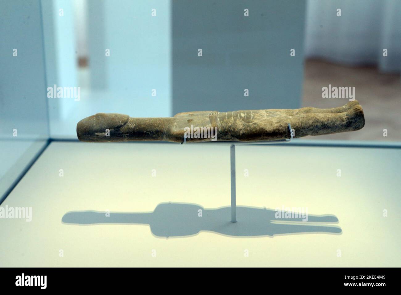 Ten Early Cycladic figurines of the Leonard Stern Collection exhibit at ...