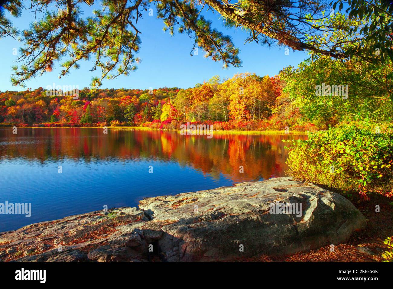 16-acre Crater Lake in Delaware Water Gap National Recreation, New ...