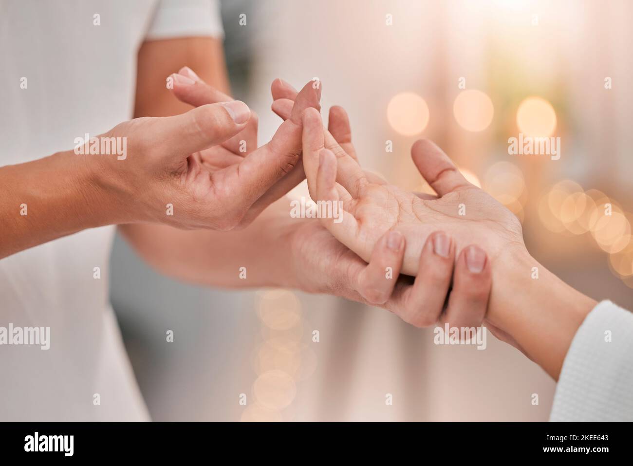 Reiki hands hi-res stock photography and images - Alamy