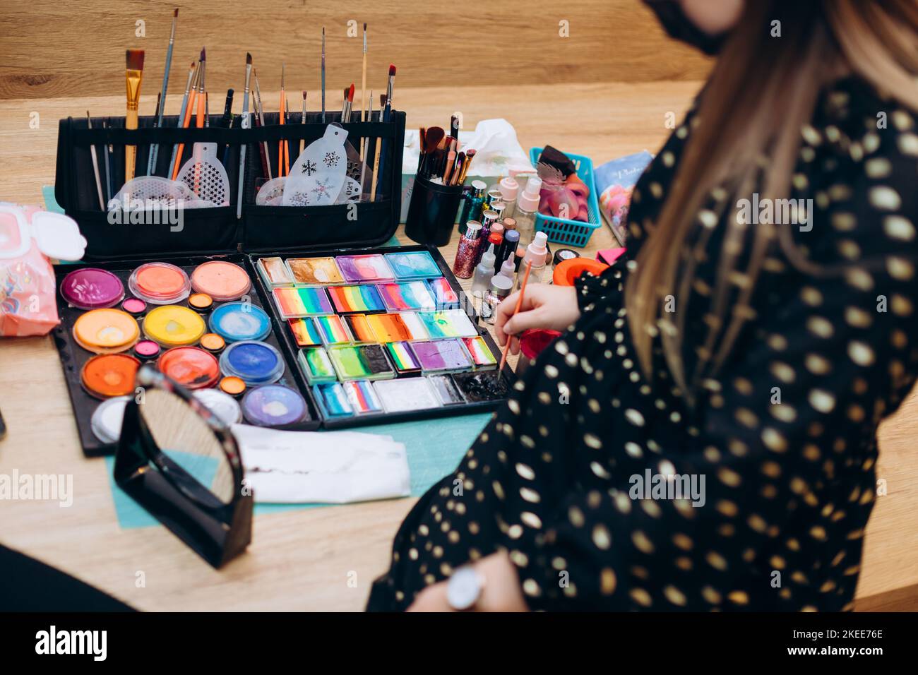 Face art Paints and brushes for make-up, for painting on faces, face ...