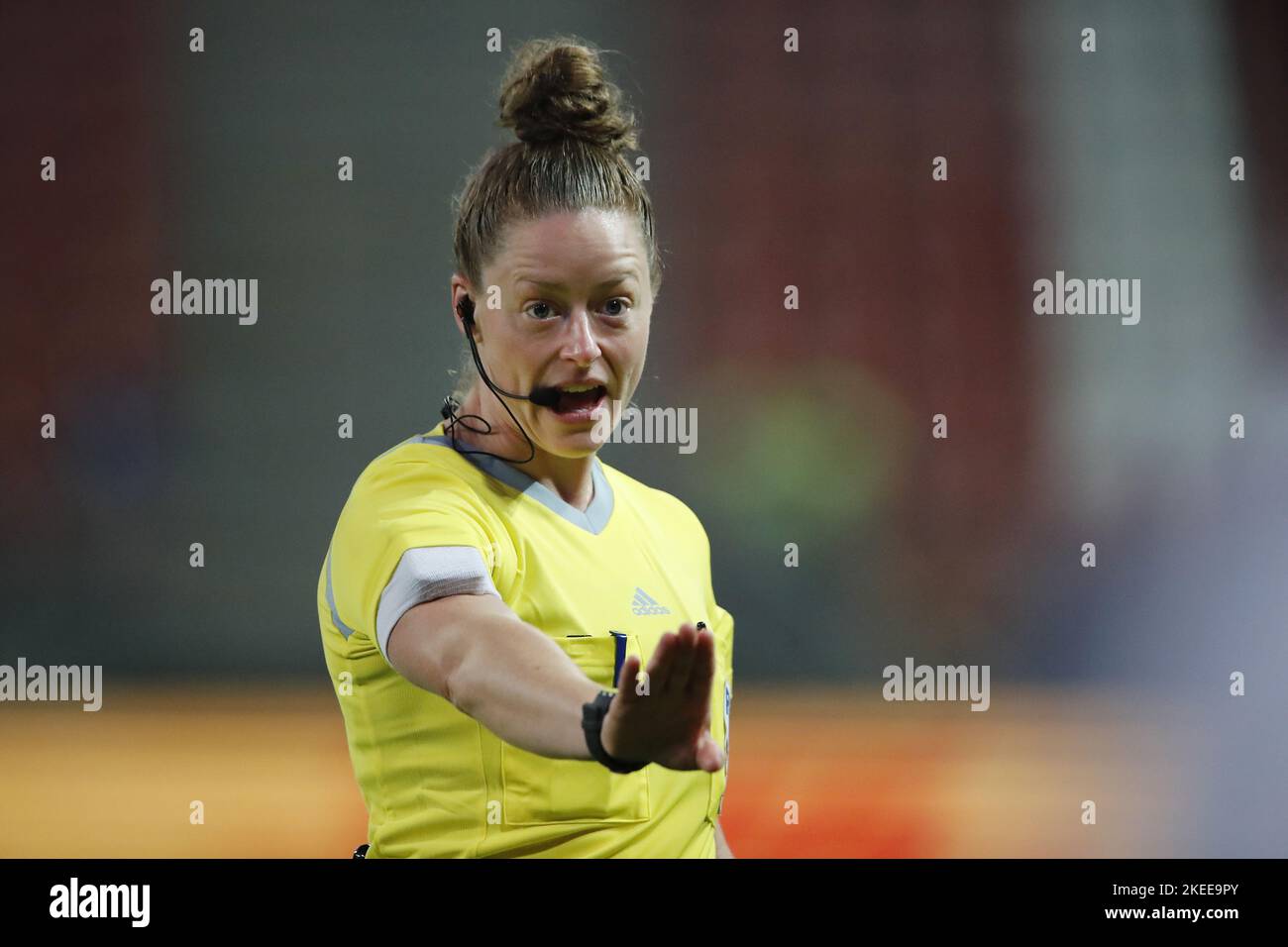 UTRECHT - Referee Kirsty Dowle during the women's friendly match ...