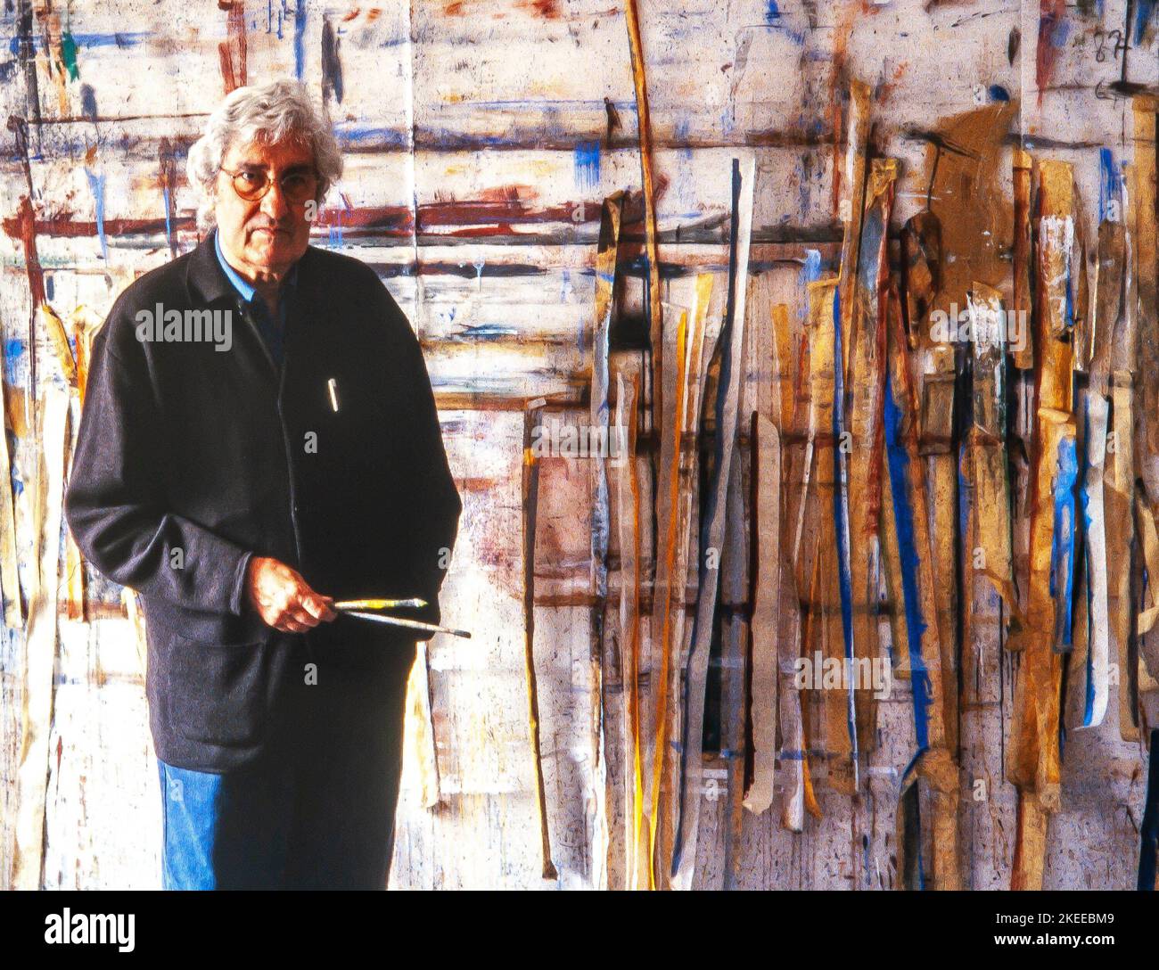 El poeta y pintor Albert Ràfols-Casamada en su estudio. Fotografía del ...
