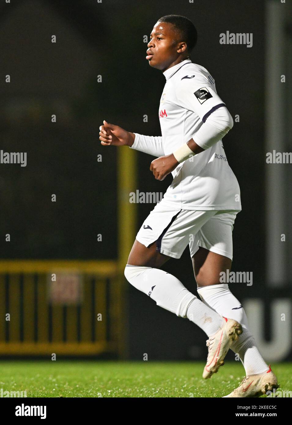 Roeselare, Belgium. 11th Nov 2022, Simion Michez (75) of RSCA Futures ...