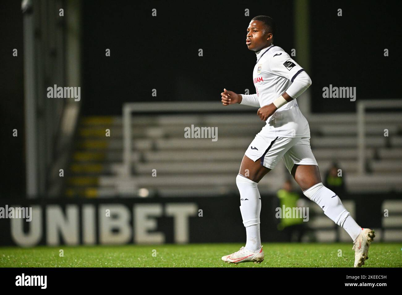 Roeselare, Belgium. 11th Nov 2022, Simion Michez (75) of RSCA Futures ...
