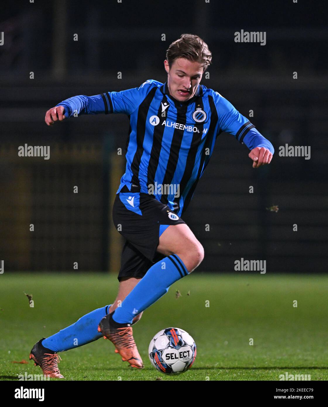 Roeselare, Belgium. 11th Nov 2022, Romeo Vermant (11) of Club NXT ...