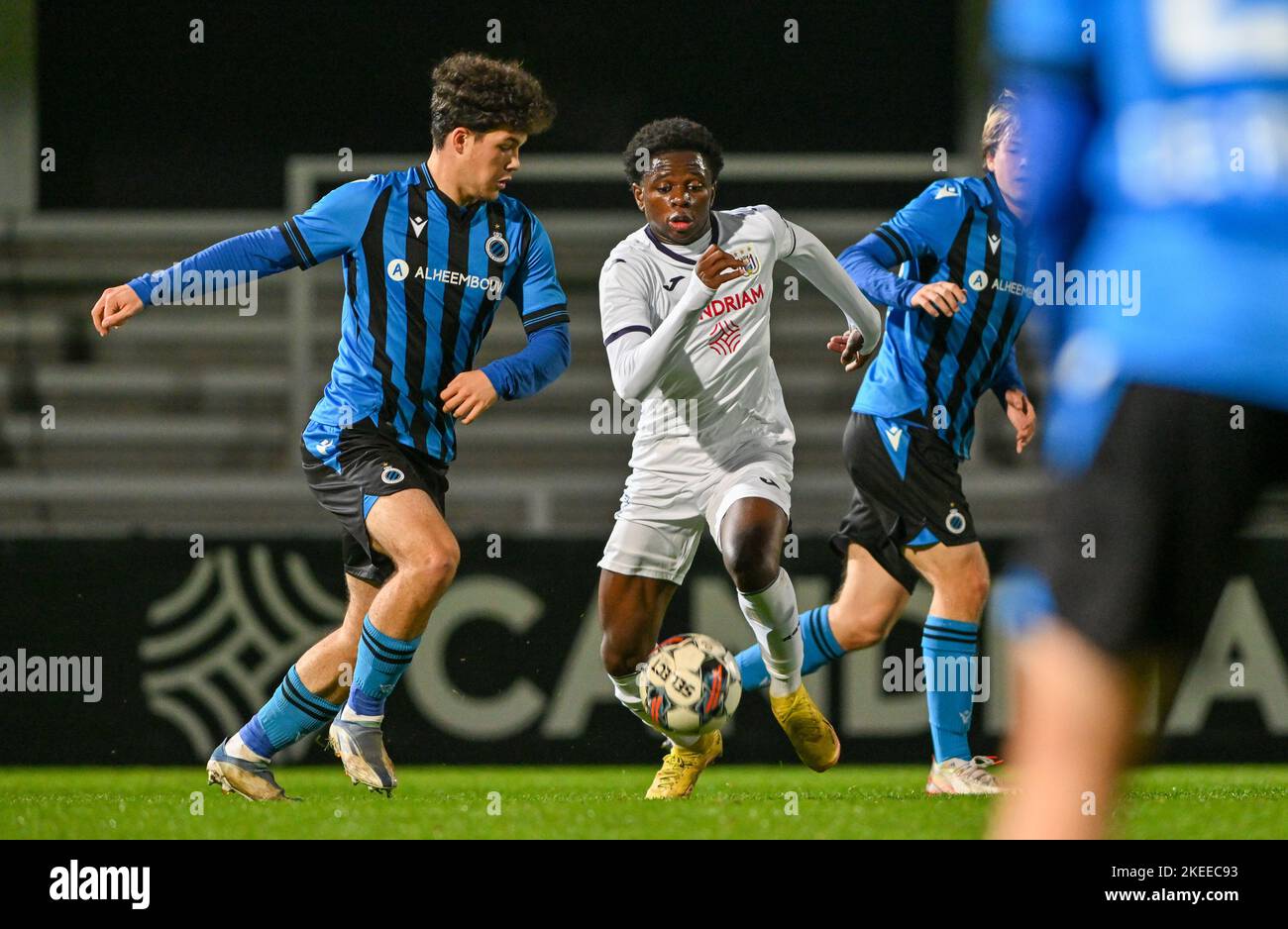 Roeselare, Belgium. 11th Nov 2022, Kyriani Sabbe (2) of Club NXT and ...