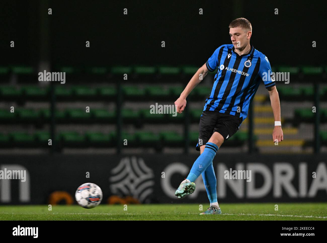 Roeselare, Belgium. 11th Nov 2022, Mathis Servais (20) of Club NXT ...