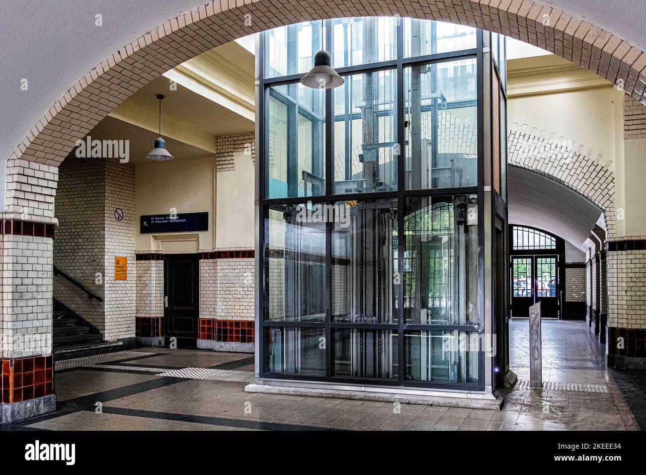 S Wilhelmsruh, S-bahn railway station serves S1 & S26 lines ...