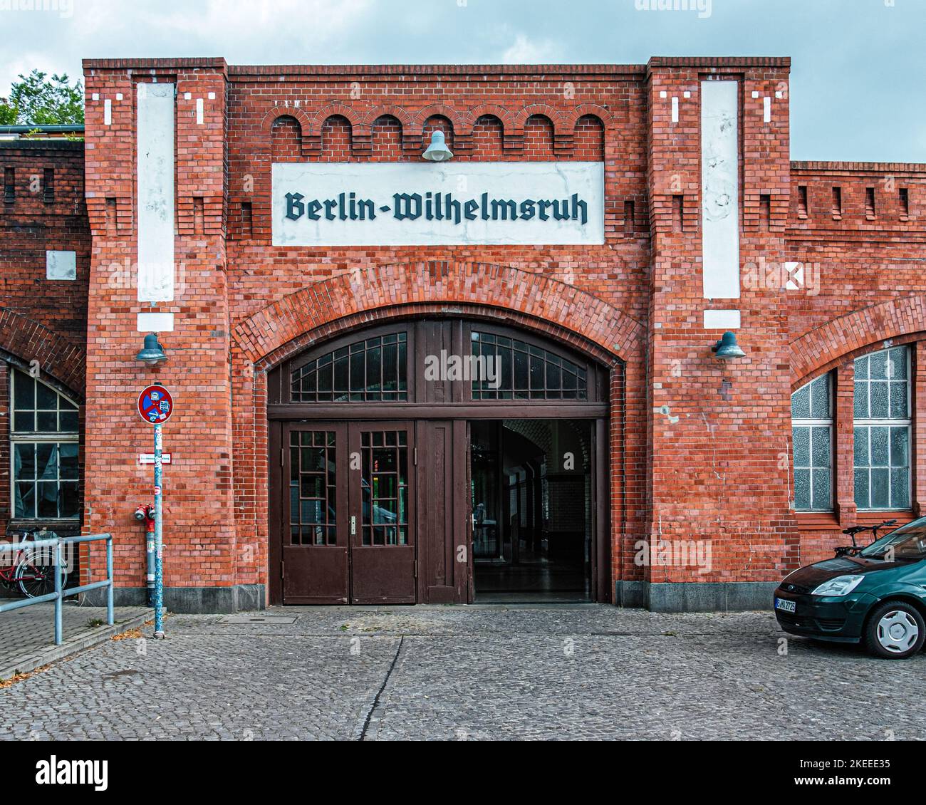 S Wilhelmsruh, S-bahn railway station serves S1 & S26 lines ...